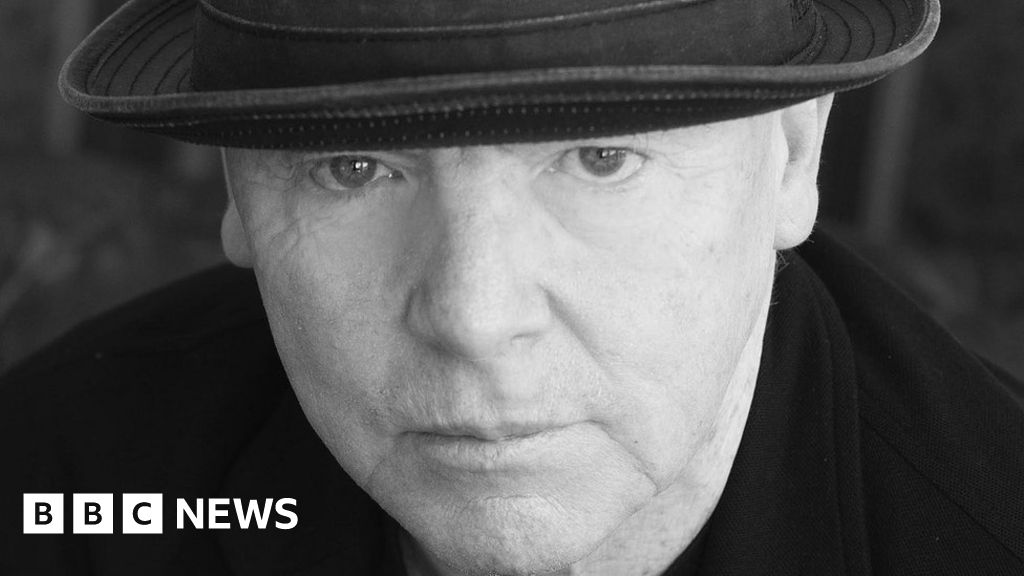 Singer-songwriter Jim Diamond dies - BBC News