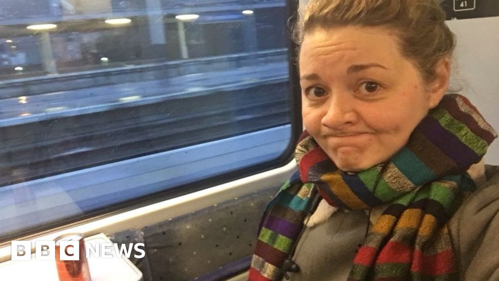 Disabled doctor left 'stranded' on London train - BBC News