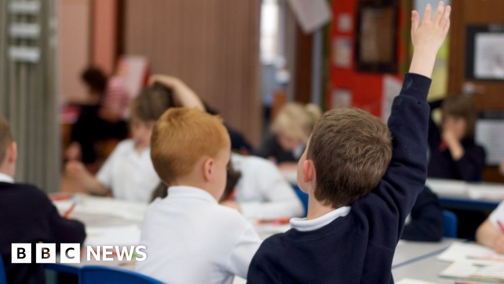 'Urgent action' needed on new school curriculum rollout
