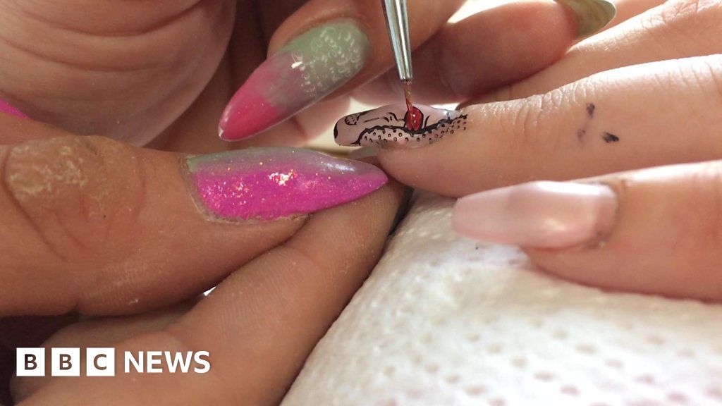 Cornwall nail art project helps addicts in recovery - BBC News