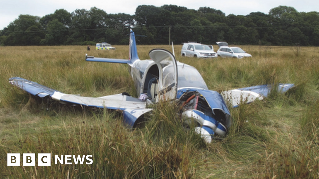 Isle of Wight plane crash site terrain delayed paramedics - BBC News