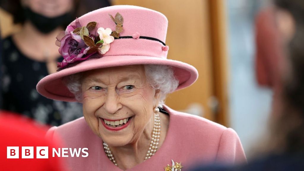 Senedd: Queen praises Wales' spirit during Covid pandemic - BBC News