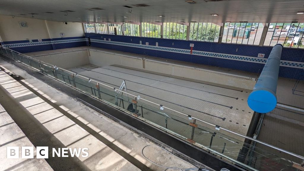 Demolition of former West Denton leisure centre begins - BBC News
