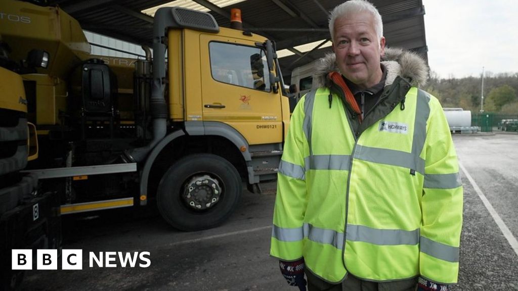 Gritting lorry named Derek Brr-ockway after weatherman