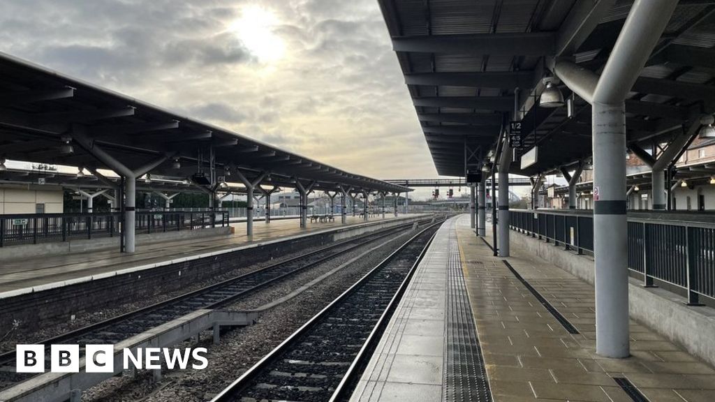 Derby: Man exposed himself at railway station - BBC News