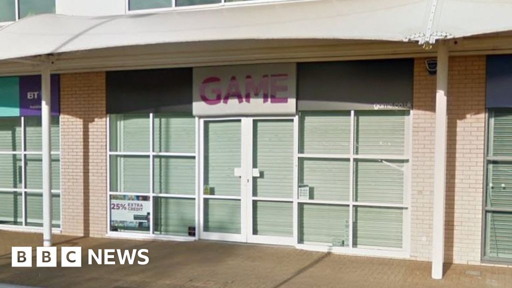Coronavirus: Game issues wrong shops reopening date in Wales - BBC News
