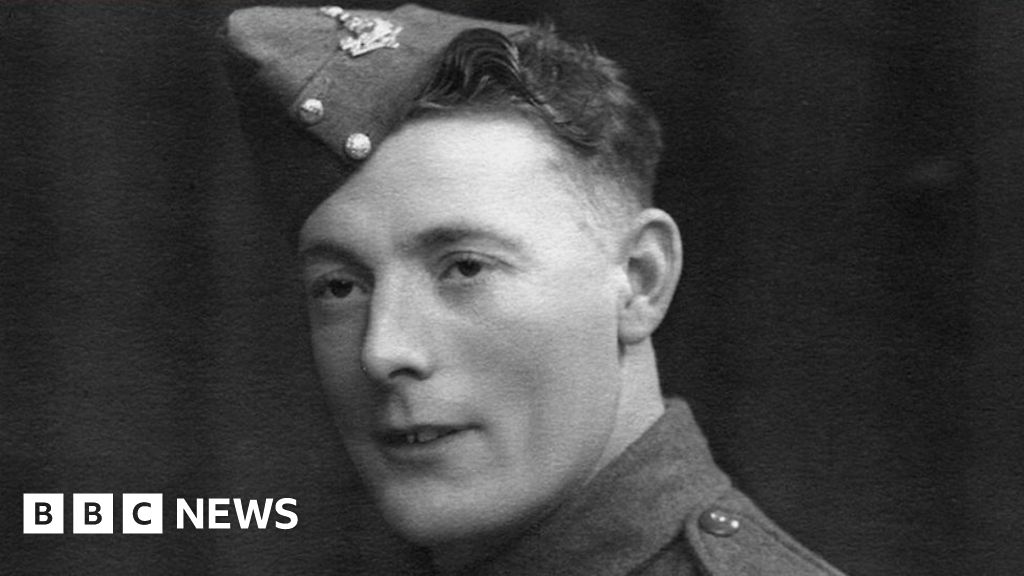 Victoria Cross autograph book sells for £4,500 at auction