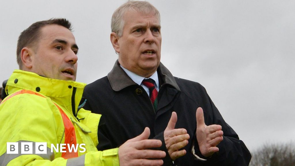 Duke of York 'saddened' by flood-hit Tadcaster bridge - BBC News