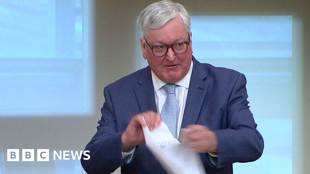 Angry ex-government minister Fergus Ewing rips up fishing plan - BBC News