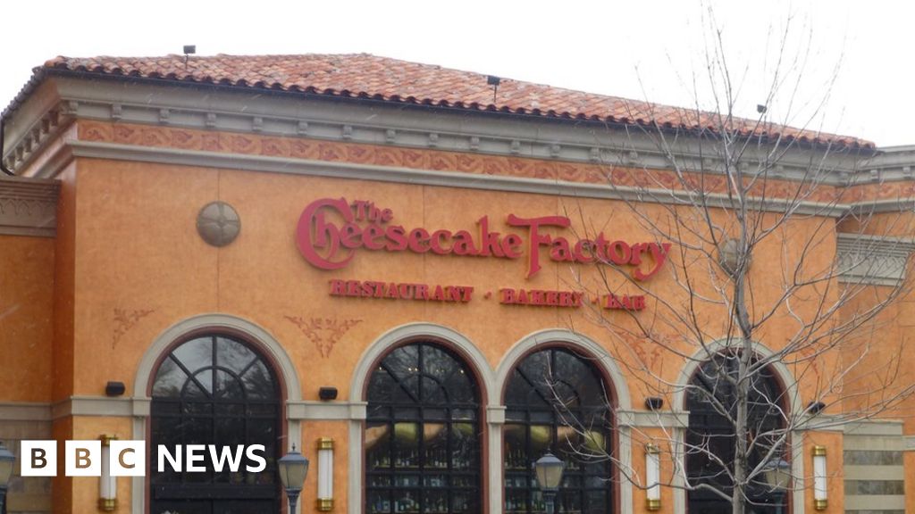 Man throws incendiary device into Los Angeles-area restaurant - BBC News