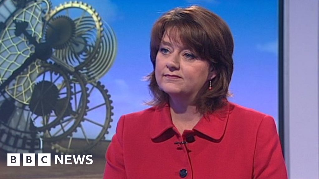 Plaid Cymru's Leanne Wood welcomes leadership challenge - BBC News