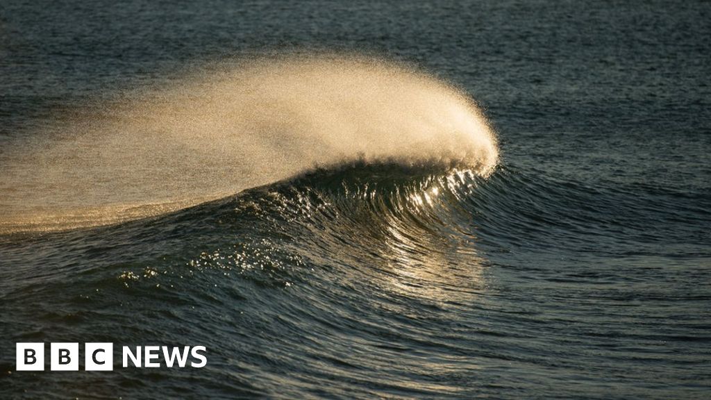 Pembrokeshire offshore wave energy site considered - BBC News