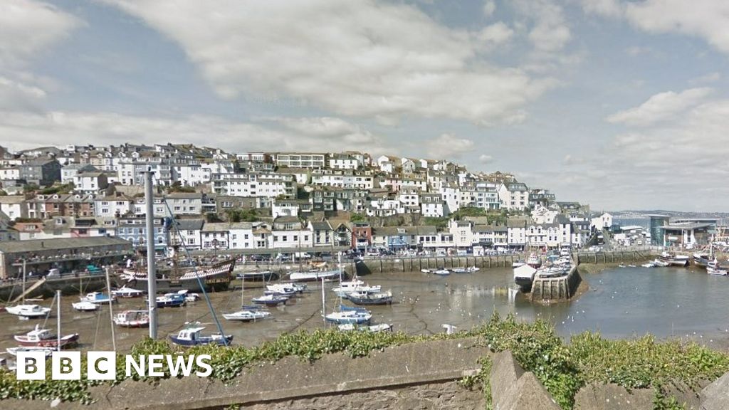 Brixham murder probe after man attacked twice in one night - BBC News