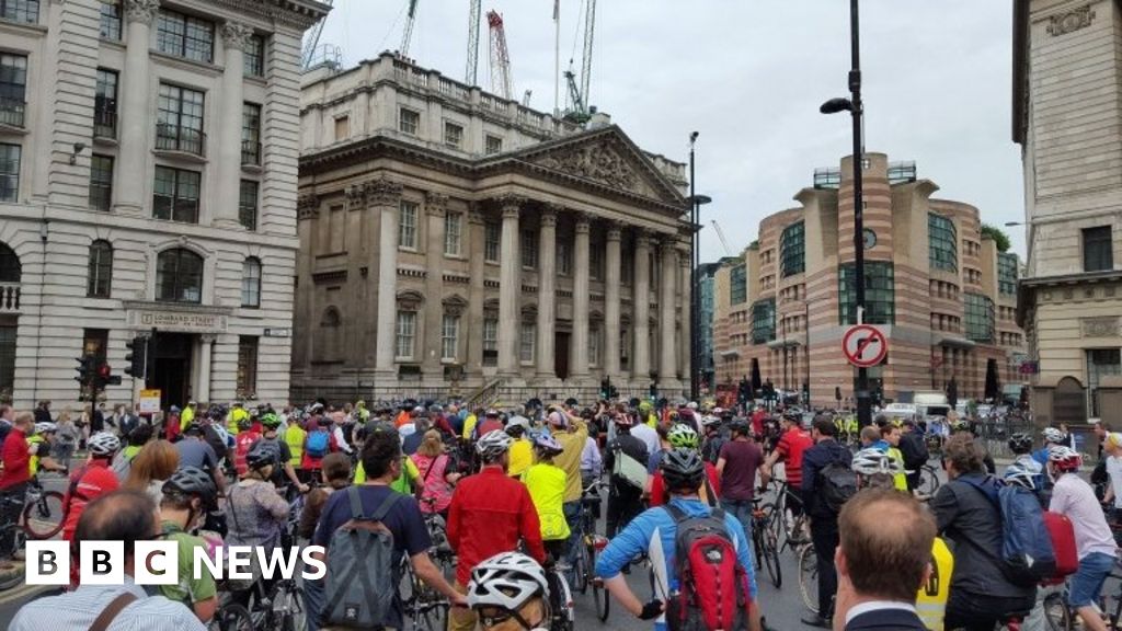 City of London traffic halted by protest over cyclist's death - BBC News