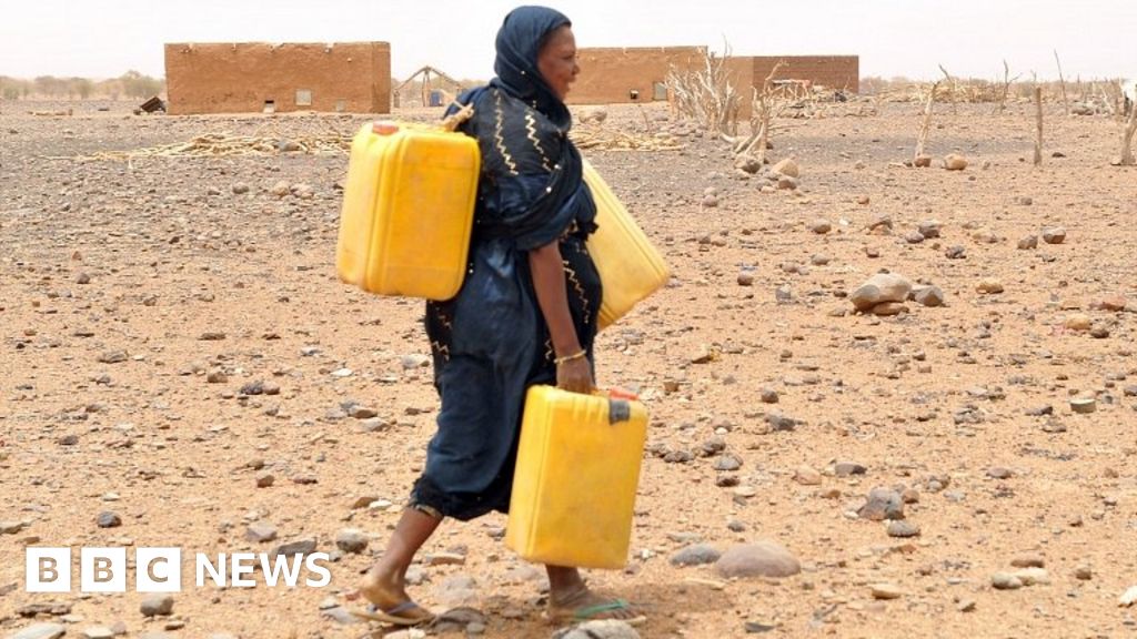 Smart hand pumps promise cleaner water in Africa - BBC News