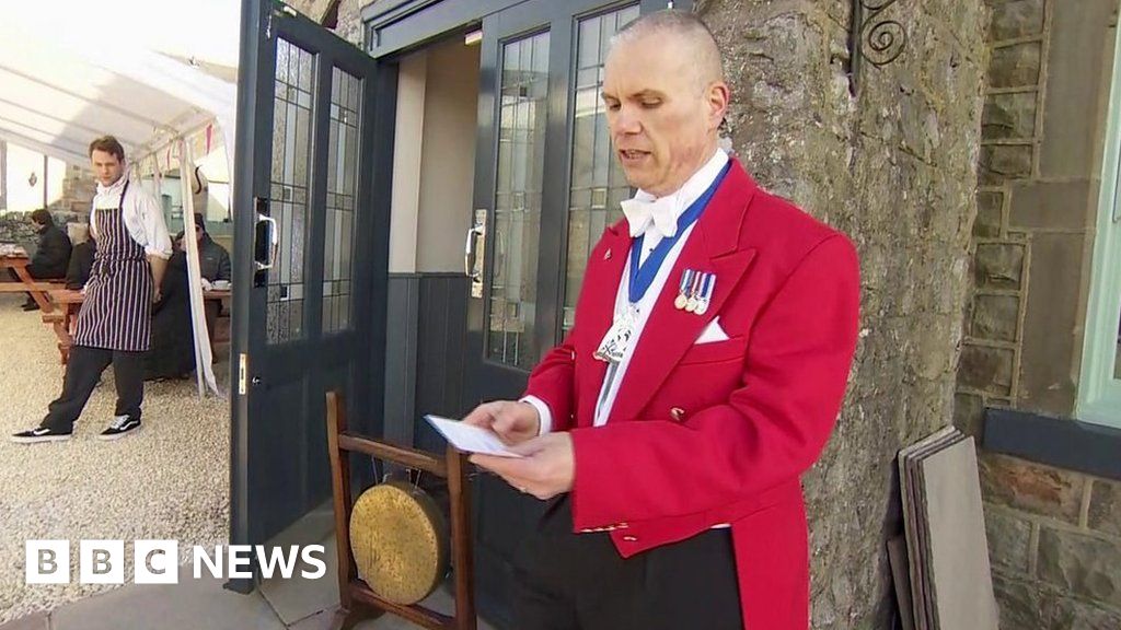 Pubs reopen in England: Gong marks the occasion