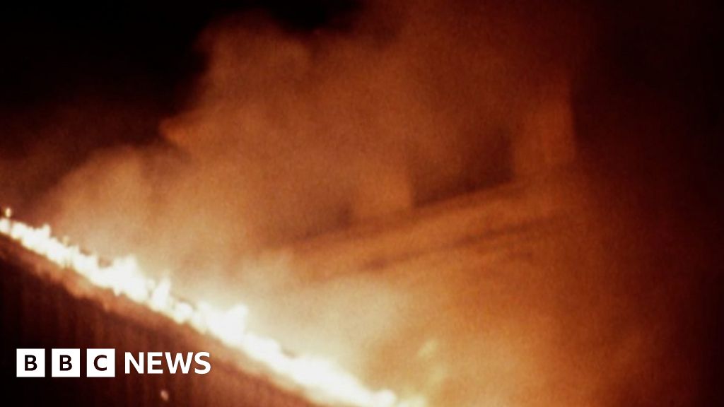 Britannia Bridge: Firefighters recall blaze fifty years on - BBC News