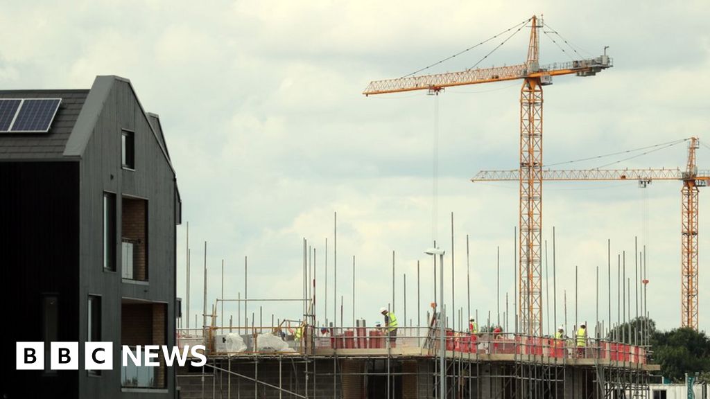 UK construction sector sees strong growth - BBC News