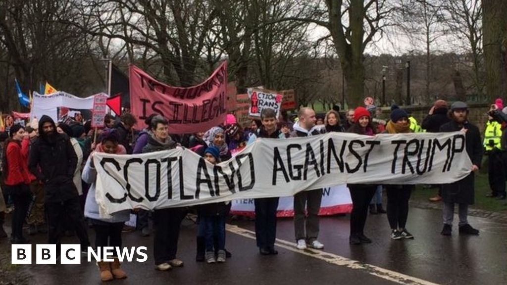 Fresh Scottish protest held against Donald Trump - BBC News