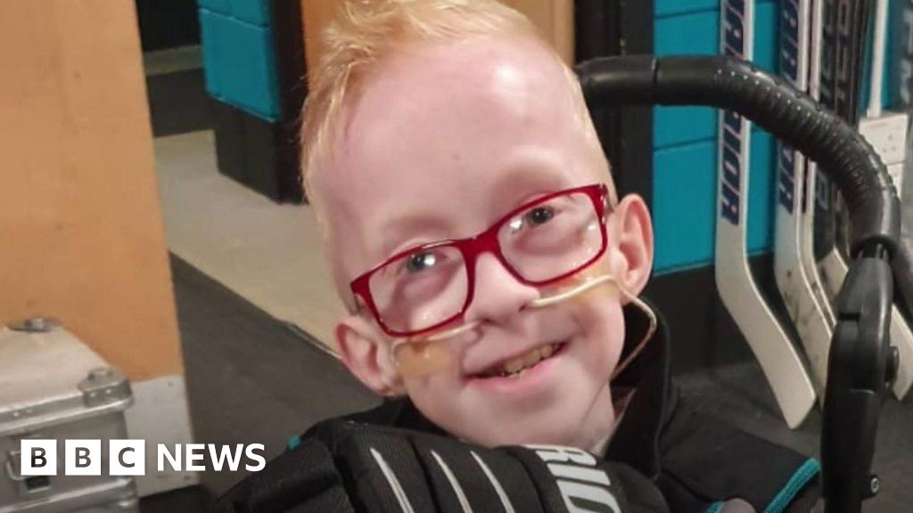 Ice hockey helps boy with rare genetic disorder - BBC News