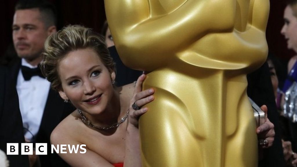 'Celebgate' nudes hacker pleads guilty - BBC News