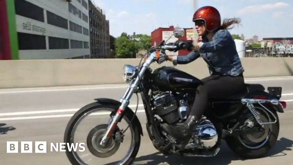 Women on bikes: Female motorcyclists hit the streets - BBC News