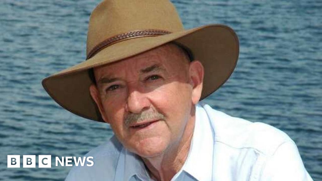 Ian Kiernan: The man who wanted to clean up the world - BBC News