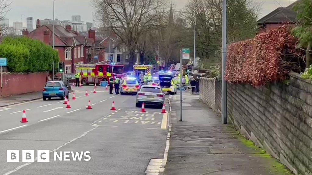 Injured driver arrested after Cardiff car crash - BBC News