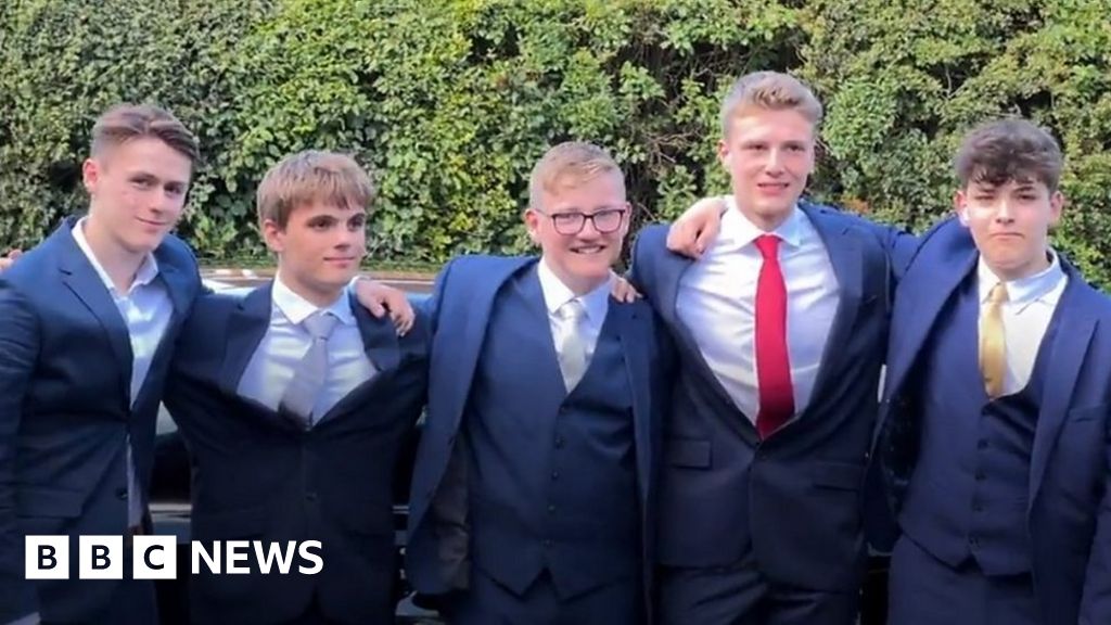 Lydiard Millicent students head to prom in funeral limo
