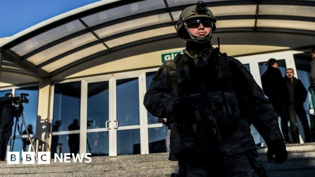 Turkish police in court for first Istanbul trial over coup plot - BBC News