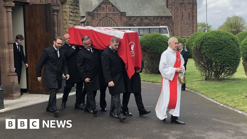 Tommy Smith: Liverpool FC legend's funeral takes place - BBC News