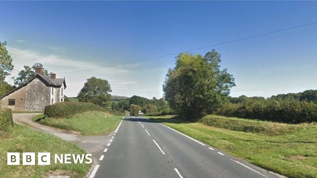 Motorcyclist dies after crash with car in Powys - BBC News