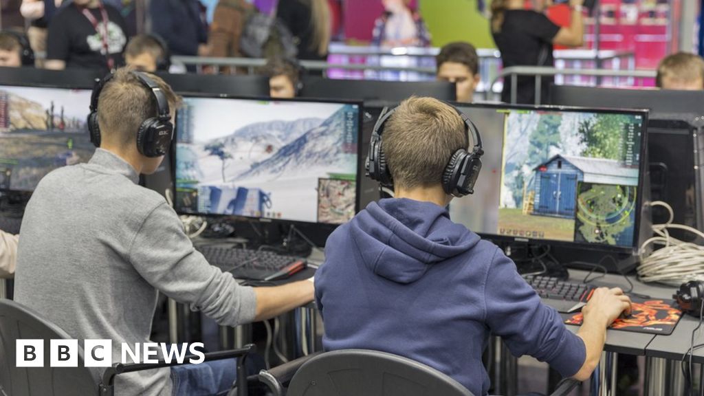 Video games could boost university skills, study finds - BBC News
