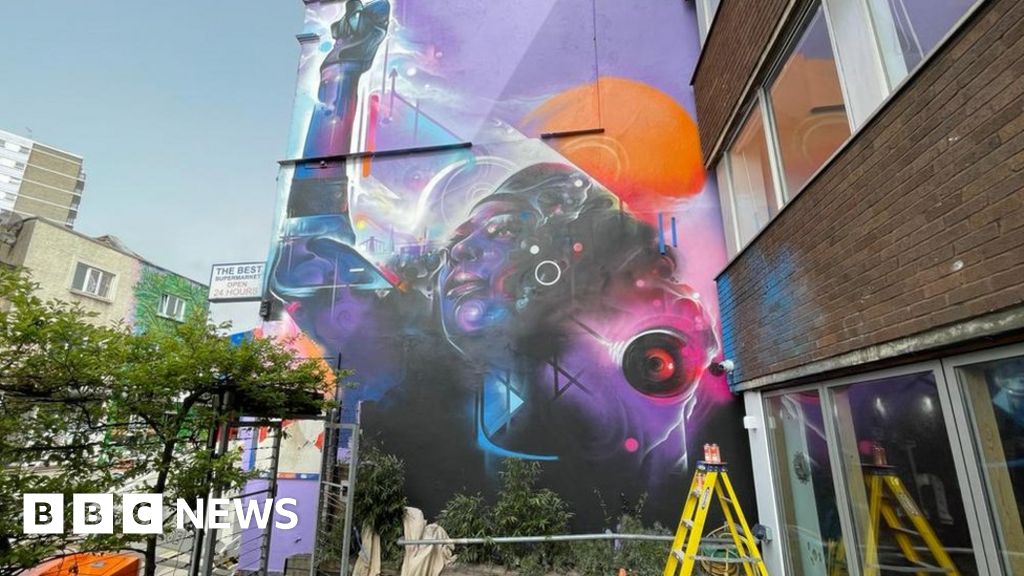 Jen Reid: mural of Black Lives Matter Bristol protester