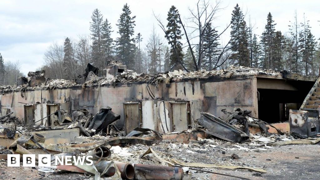 Canada Fort McMurray: Leader says 90% of city survived - BBC News
