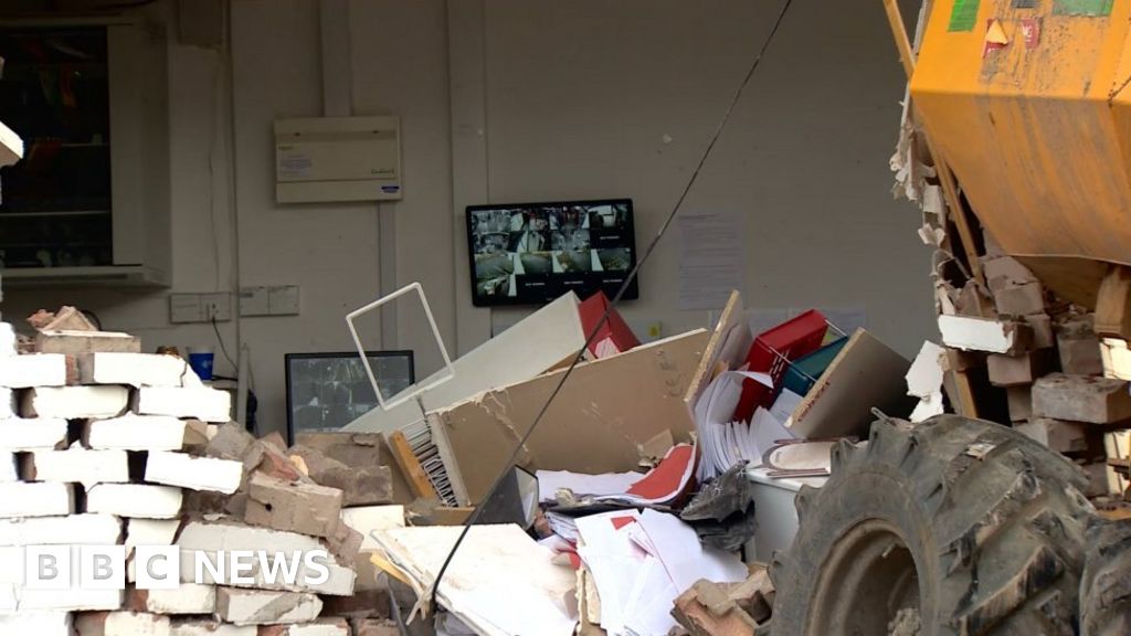 Stolen dumper truck crashed into Fife supermarket - BBC News