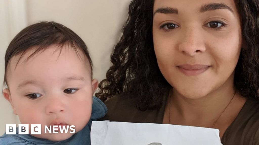 Black Lives Matter: Mum 'overwhelmed' by poster support - BBC News