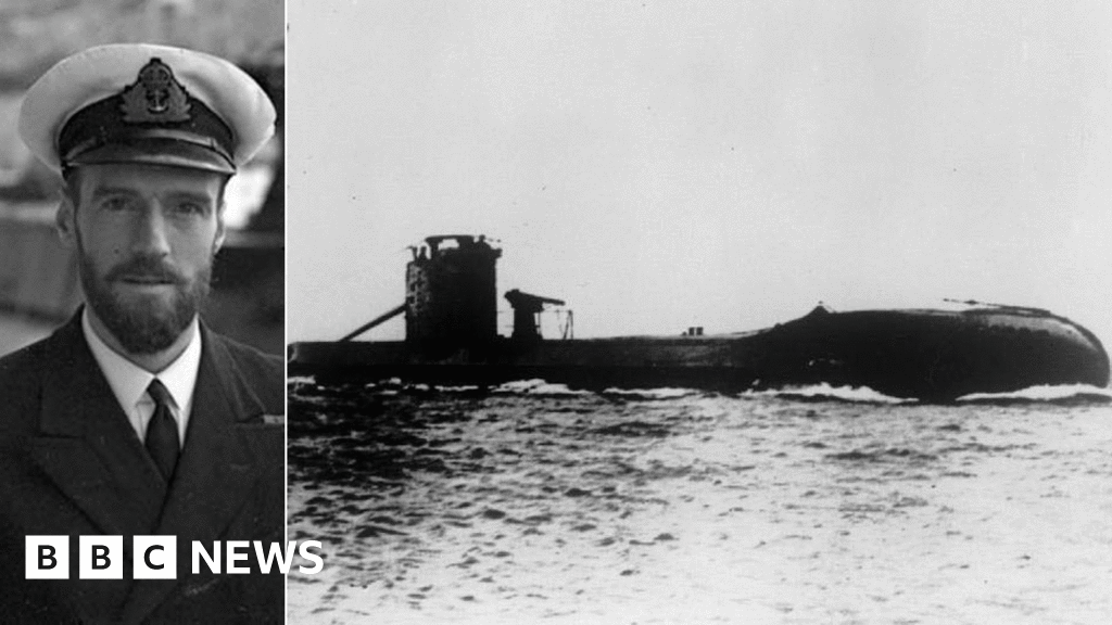 Submarine's 'great leader' honoured in Portpatrick - BBC News