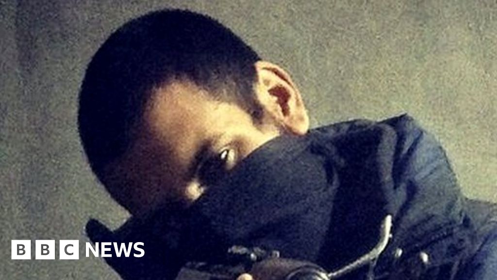 UK jihadist Junaid Hussain killed in Syria drone strike, says US - BBC News