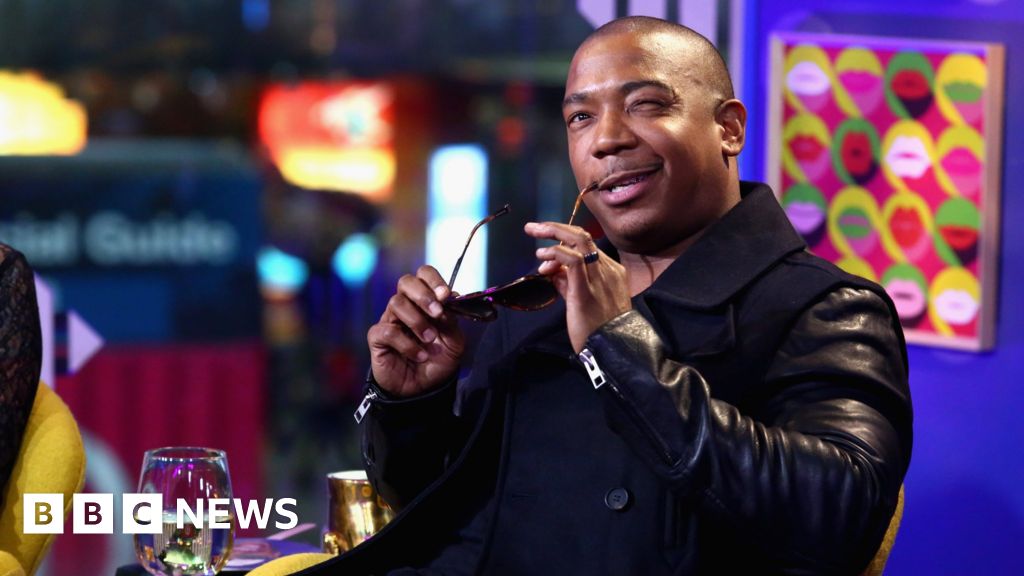 Fyre Festival faces $100m 'Lord of the Flies' lawsuit - BBC News