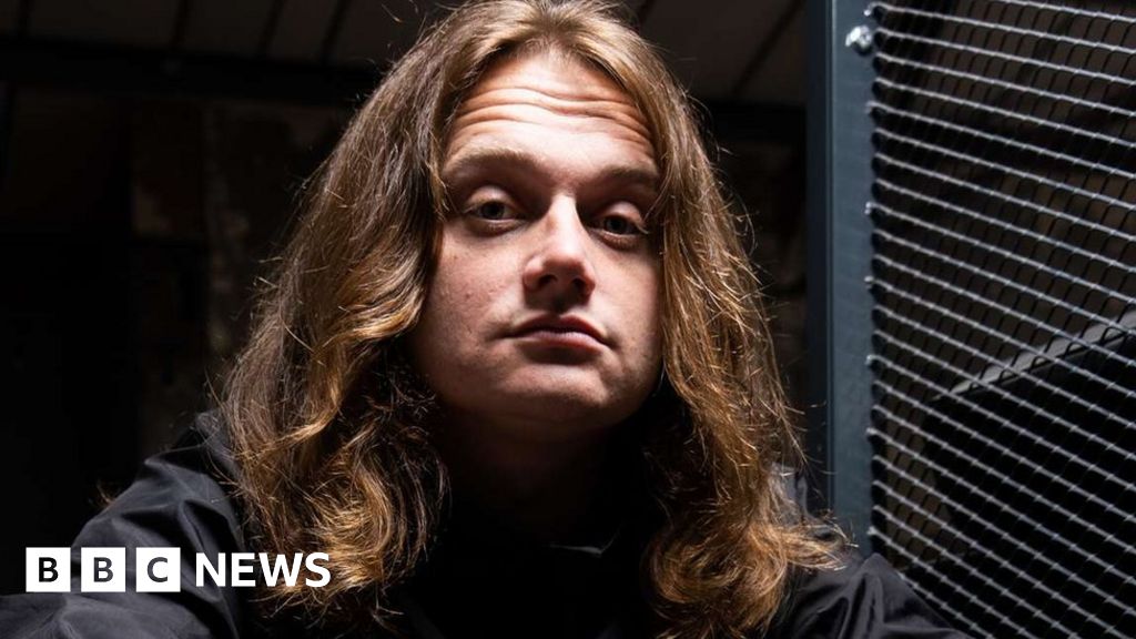 Liverpool's Jamie Webster to play Sefton Park homecoming show - BBC News