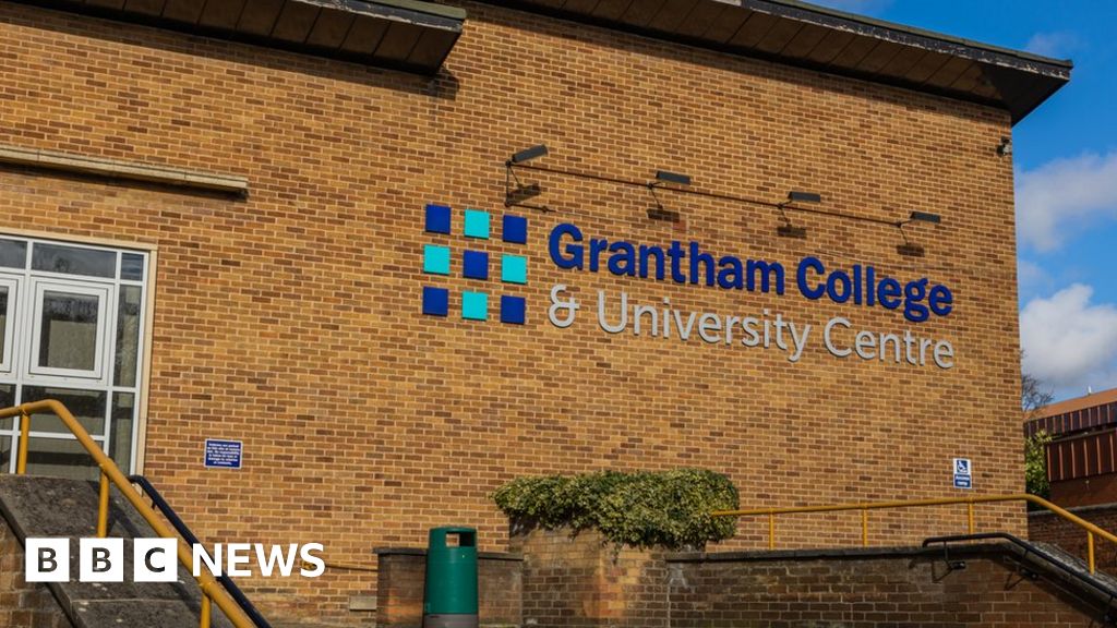 Raac: Grantham College to get funding to rebuild - BBC News