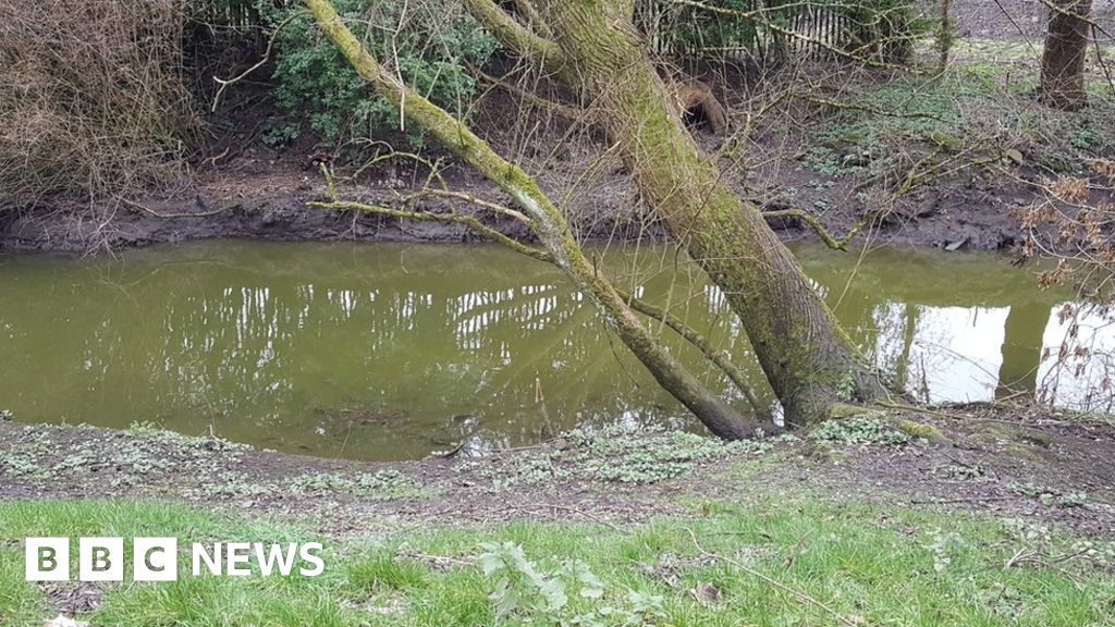 Contamination tests over toxic green burn in Glasgow - BBC News
