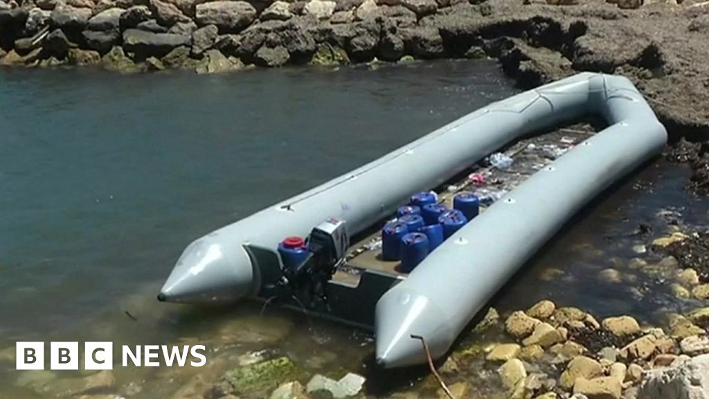Migrant crisis: Dinghy found carrying 112 people - BBC News