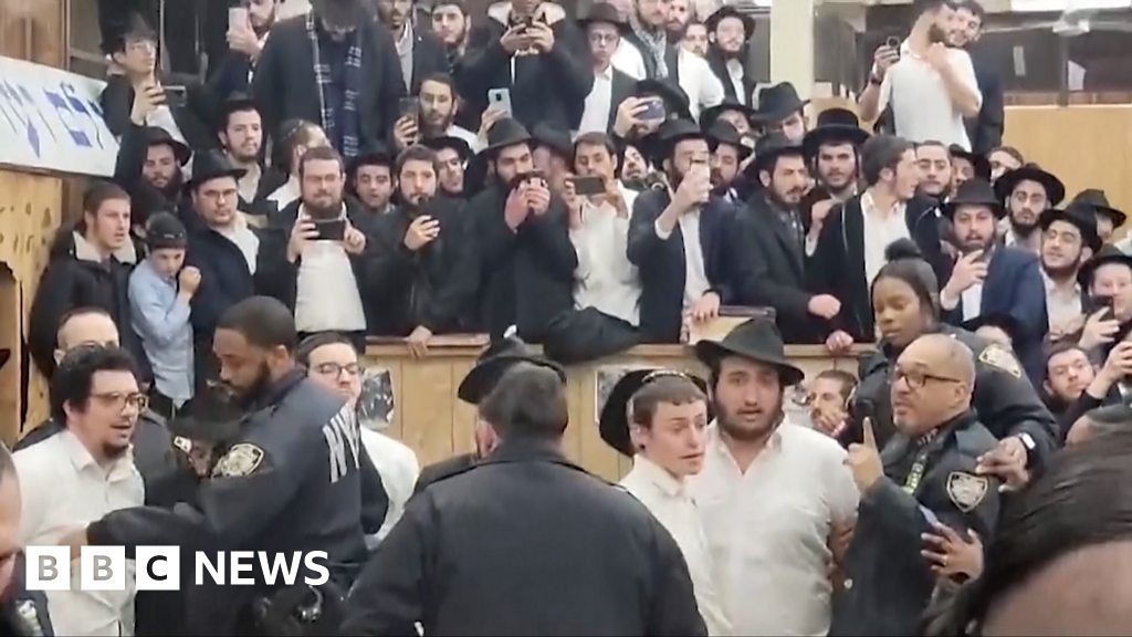 Video shows arrests over tunnel at NYC synagogue