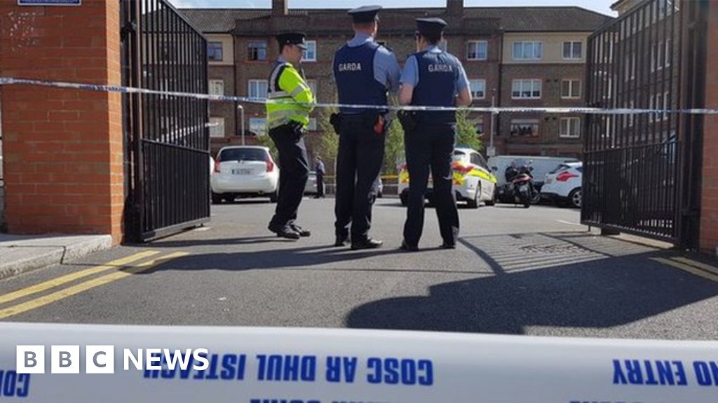 Dublin: Men arrested over fatal gun attacks - BBC News