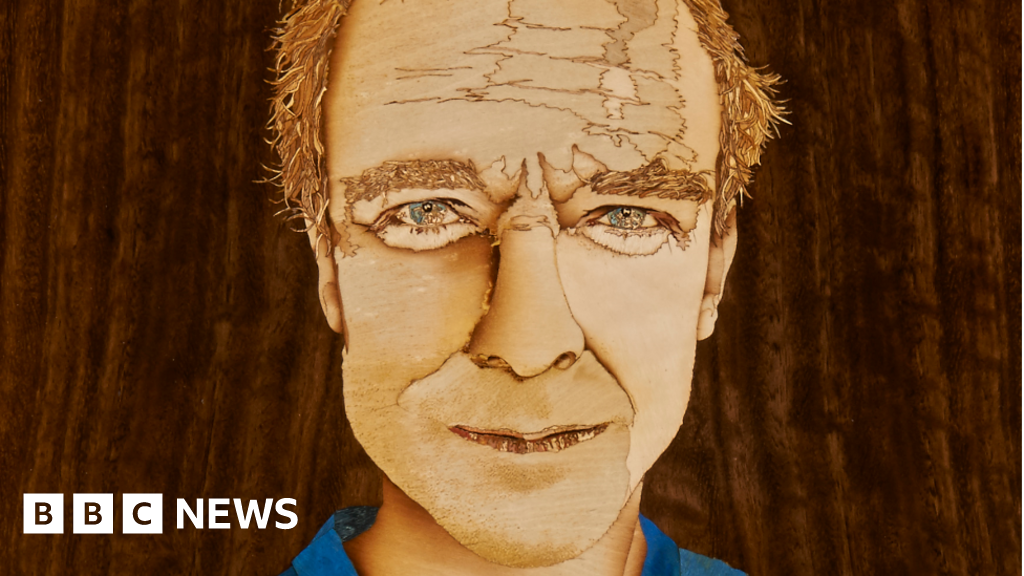 Dr Samuel Turner 'overwhelmed' by NHS Hero portrait - BBC News