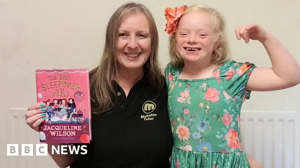 Jacqueline Wilson dedicates book to YouTube Makaton pair - BBC News