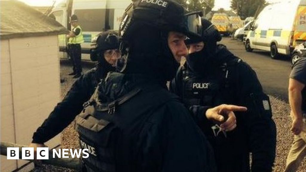 Cardiff 'organised crime' raids: 14 arrested and cars seized - BBC News