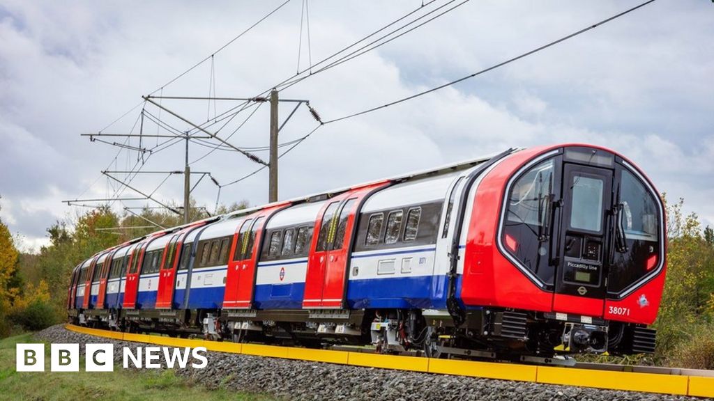 Piccadilly line's new Tube trains tested in climate chamber - BBC News